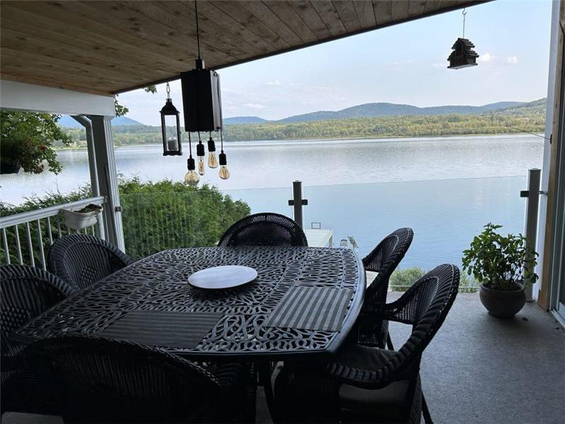 L'Antre d'Eux sur le Lac Bromont - Chalet à louer Bromont | OR-13975 ...