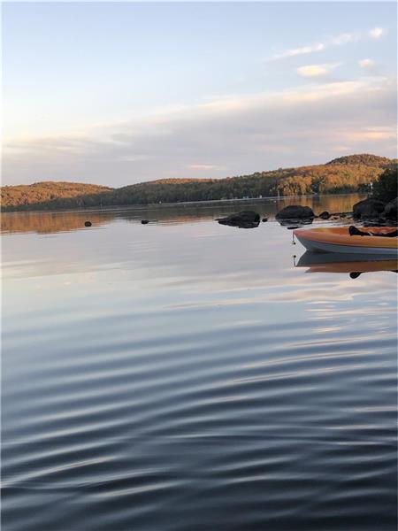 Blue Pelican, waterfront- lake - Entrelacs Cottage Rental | DI-27358 ...