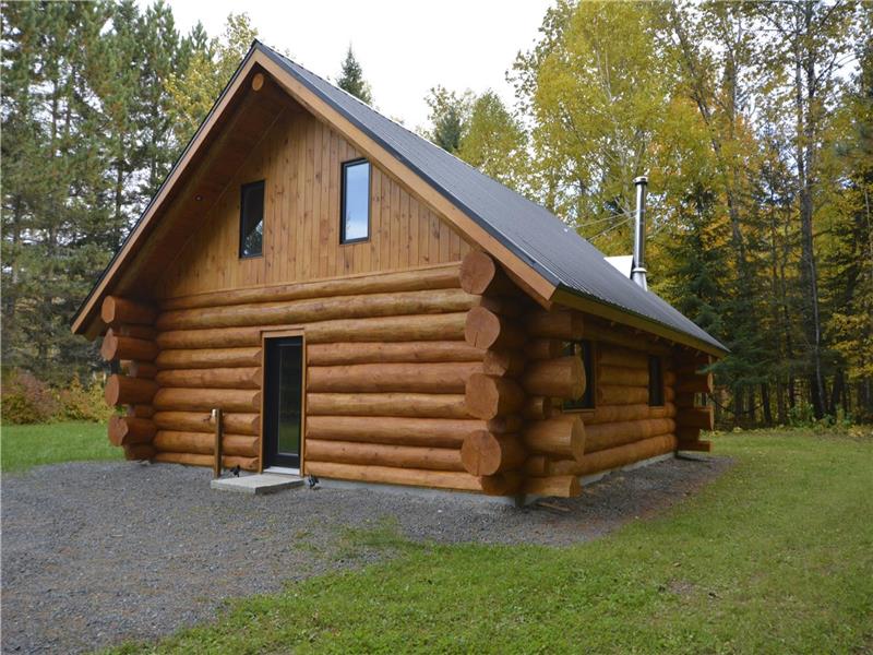 Chalet le Valmont en bois rond, - Chalet à louer St-René-de-Matane | OR ...