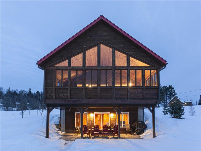 Le chalet rouge au bord de l'eau - Chalet à louer Chertsey | OR-31739 ...
