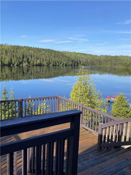 Chalet Bord de L'eau, situé au bord - Chalet à louer Chandler | PL ...