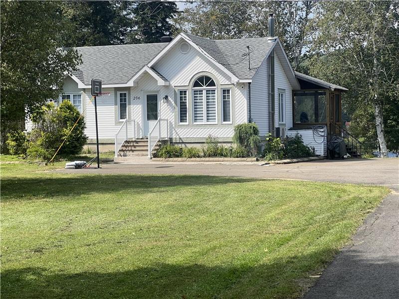 LE GRAND R ON THE LAC PERCHAUDE EN - St-Alexis-des-Monts Cottage Rental ...