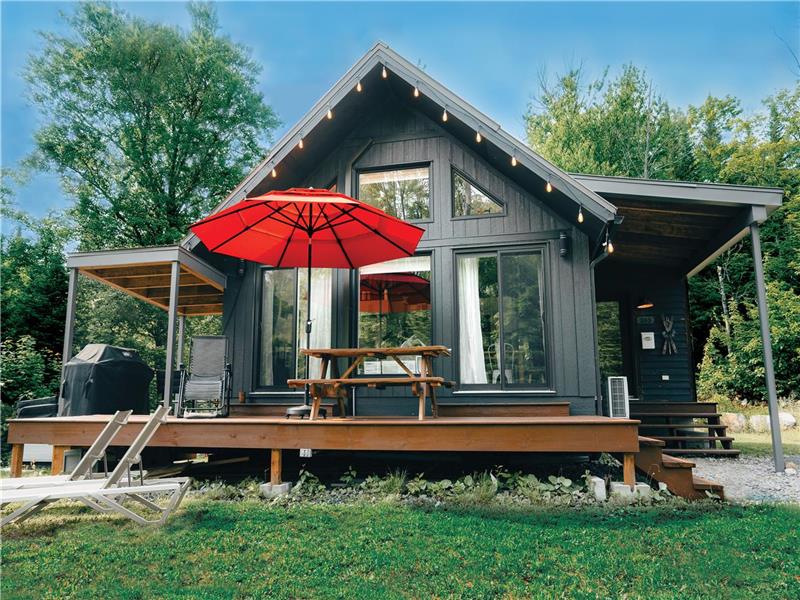 Hôtel à la maison - Le Chalet HÔM - St-Adolphe-d'Howard Cottage Rental ...