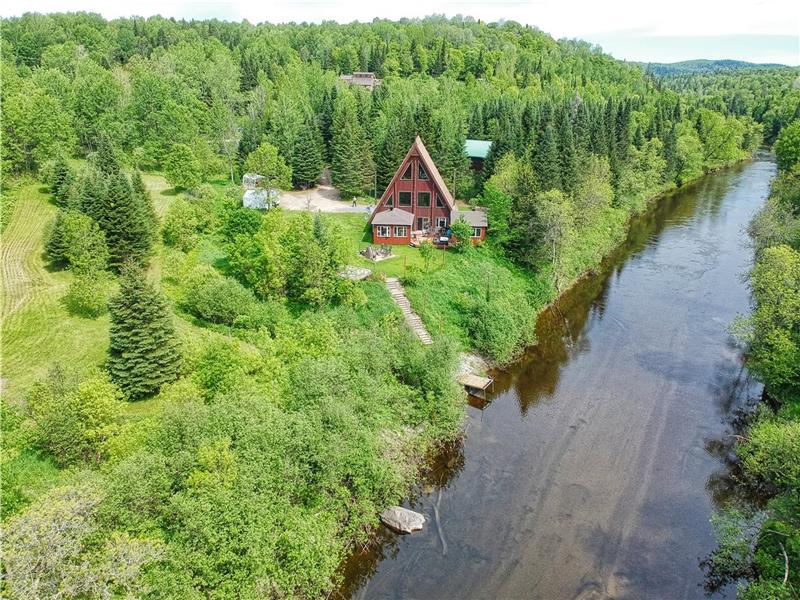 LA RIVIÈRE RÊVEUSE - WATER FRONT, - Boileau Cottage Rental | DI-39346 ...
