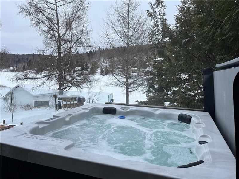 Chalet Rustique, bord de lac, spa - Chalet à louer St-Zénon | DI-39923 ...