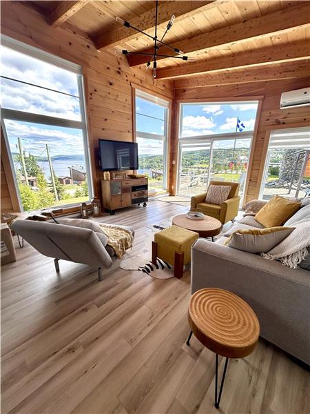 Au Sommet Rouge!Chic et rustique - Chalet à louer Témiscouata-sur-le ...