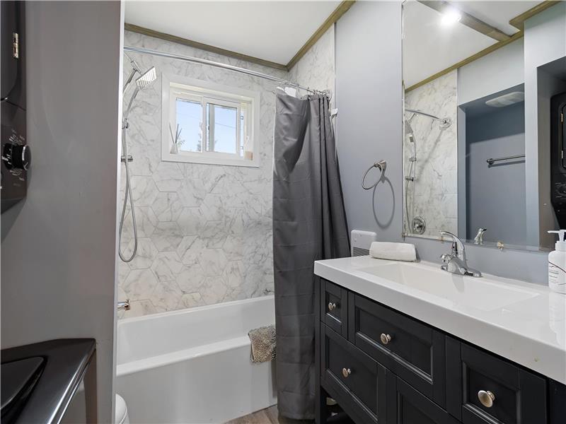 Chalet moderne au bord du lac Heney - Chalet à louer Gracefield | DI ...