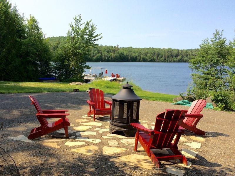 MARIOUT-ON-THE-LAKE - Ste-Marguerite-du-Lac-Masson Cottage Rental | OR ...